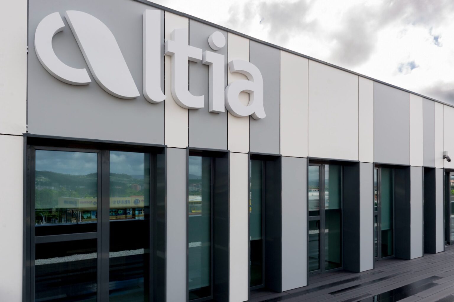 Altia absorberá Wairbut para concentrar en una única marca sus ...