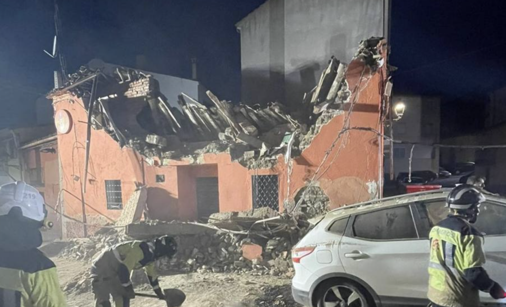 Derrumbe del edificio que alojaba el bar Monet en Las Vacas | Noticias ...